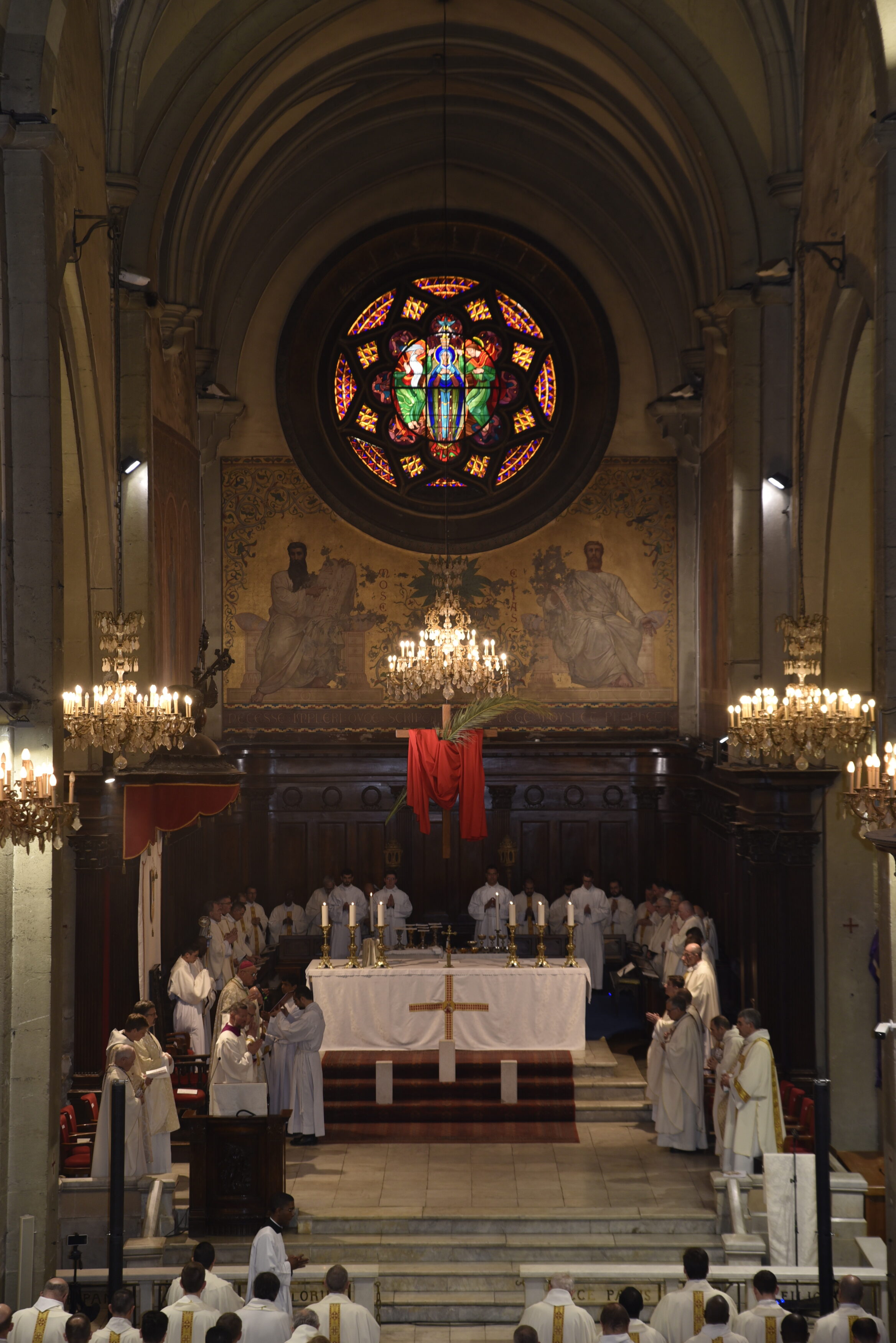 Qu’est-ce que la messe chrismale ? - Diocèse de Fréjus-Toulon